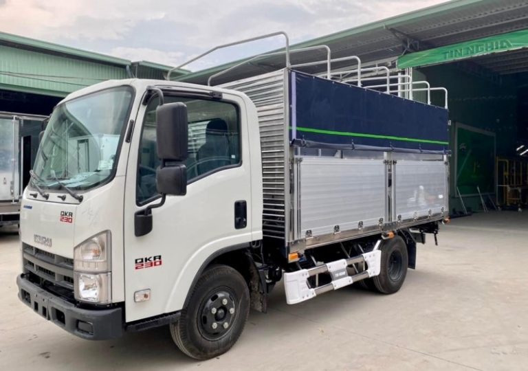 Xe tải Isuzu QKR 230 thùng mui bạt 2025 Có Sẵn Giao Ngay
